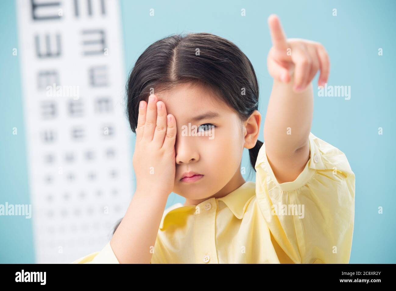 The little girl eye test Stock Photo - Alamy