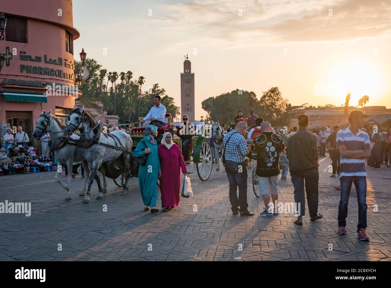 The main square in marrakesh with minaret of koutoubia mosque hi-res ...