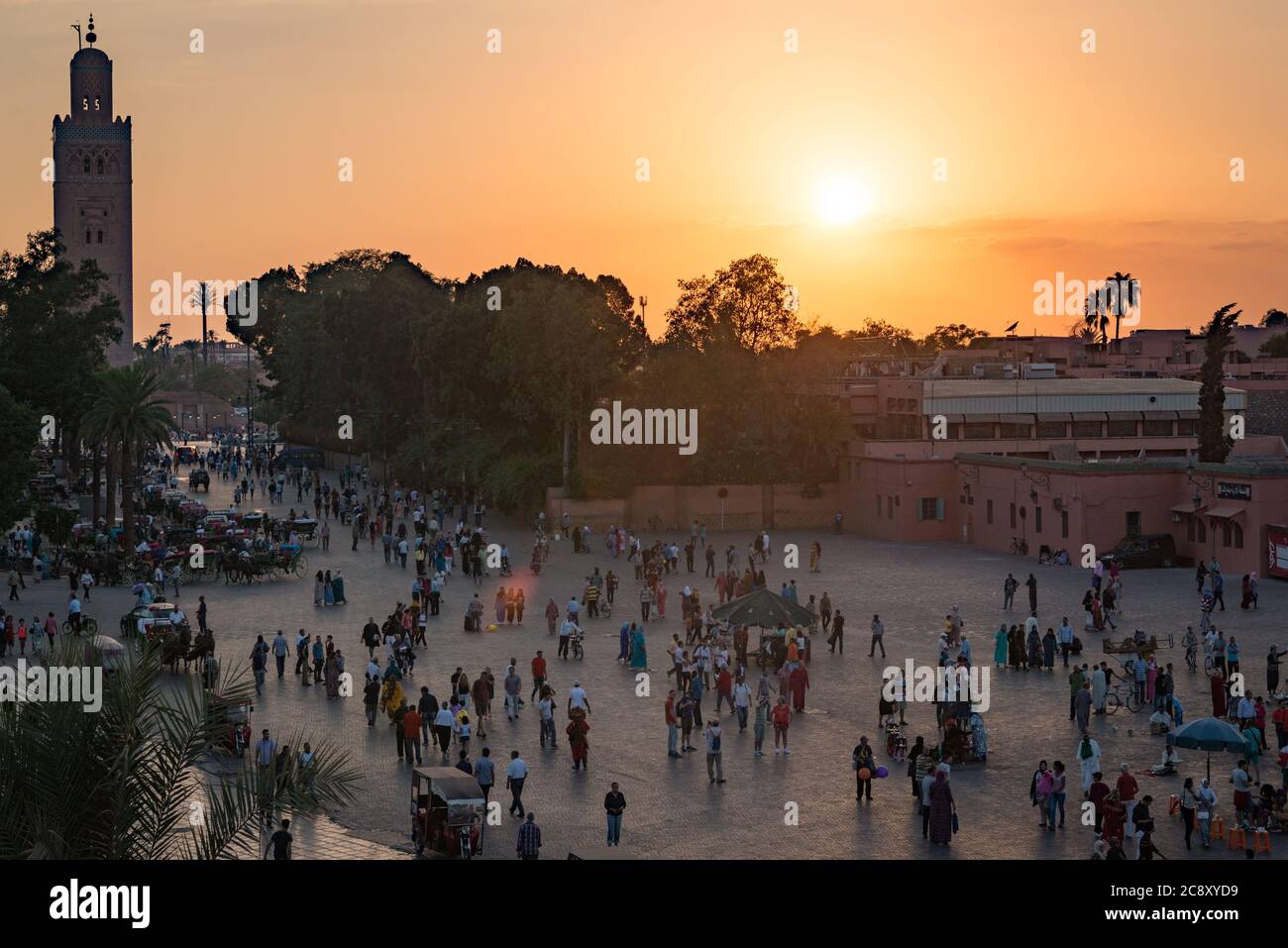 The main square in marrakesh with minaret of koutoubia mosque hi-res ...