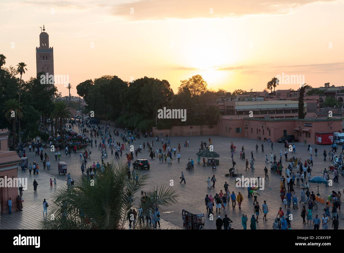 The main square in marrakesh with minaret of koutoubia mosque hi-res ...