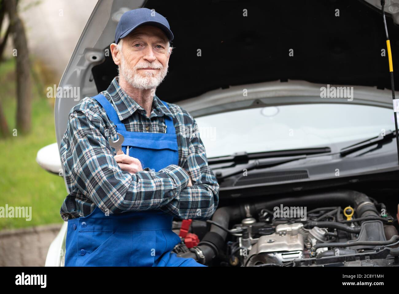 Portrait senior mechanical engineer hi-res stock photography and images ...