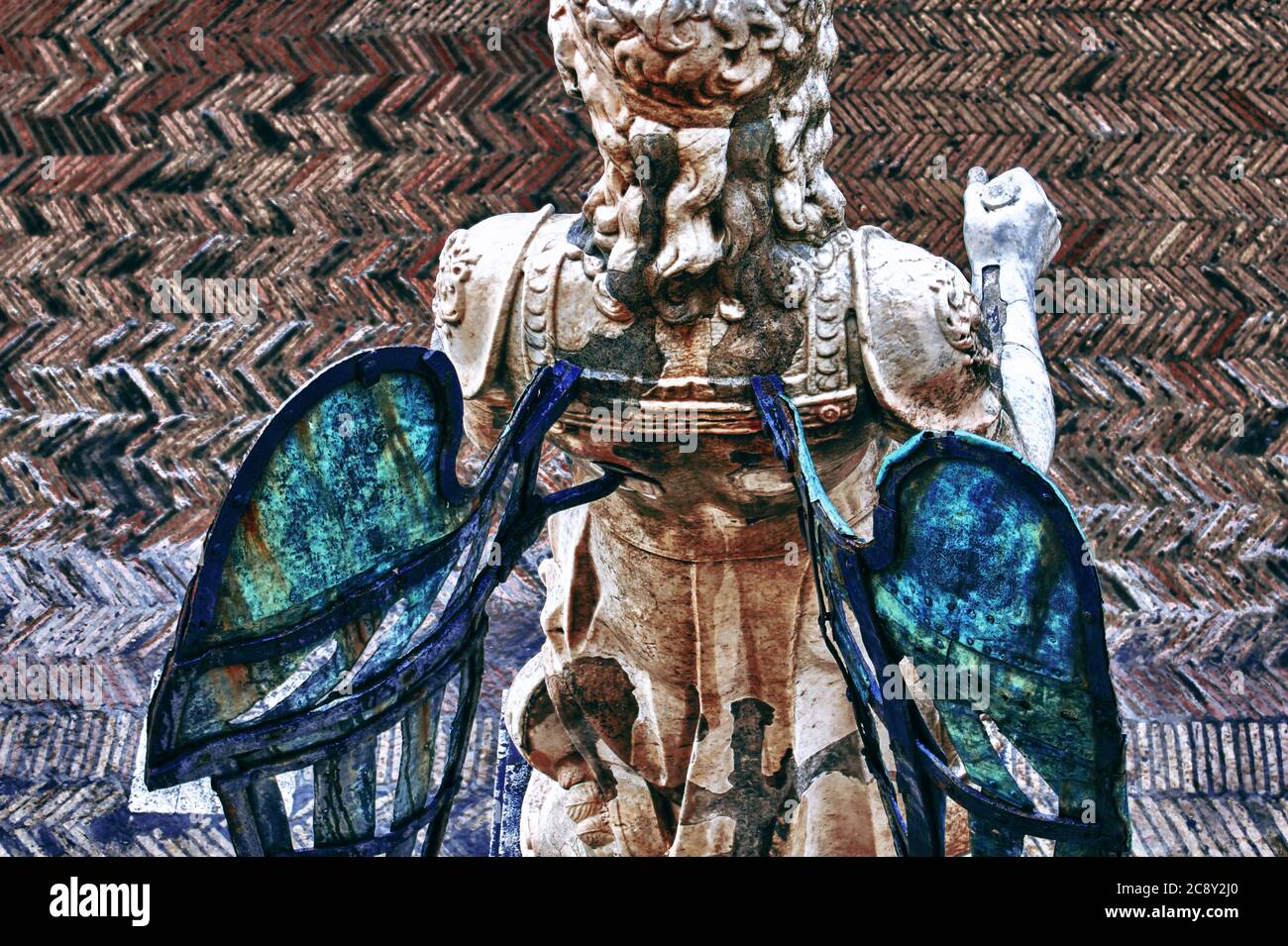 Back view statue angel wings hi-res stock photography and images - Alamy
