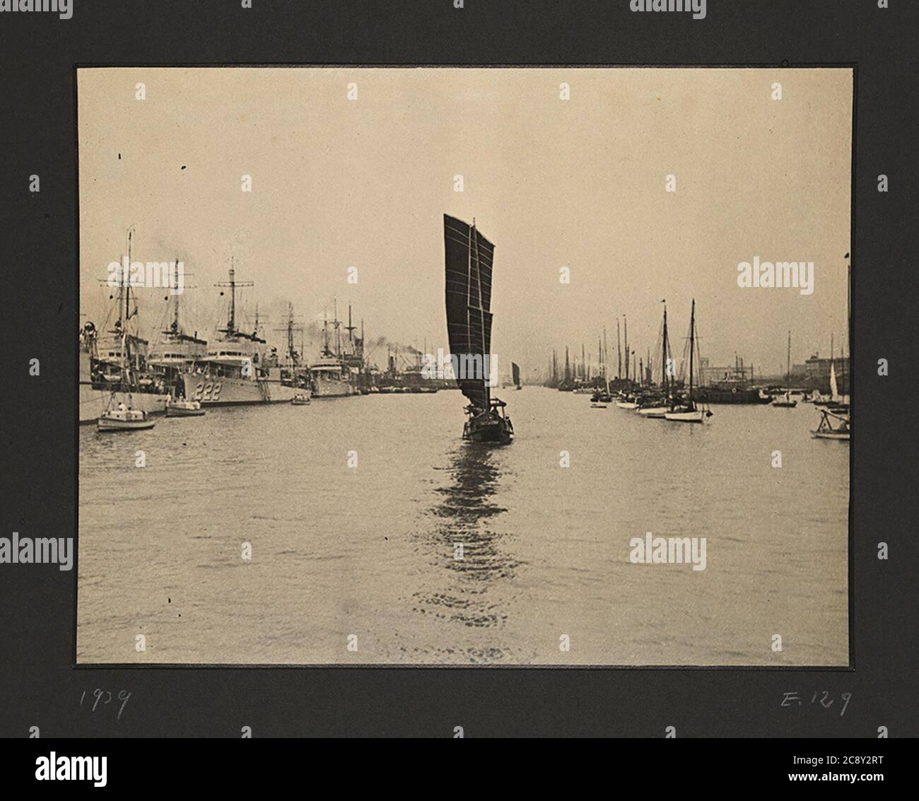 Vintage sampan hi-res stock photography and images - Alamy