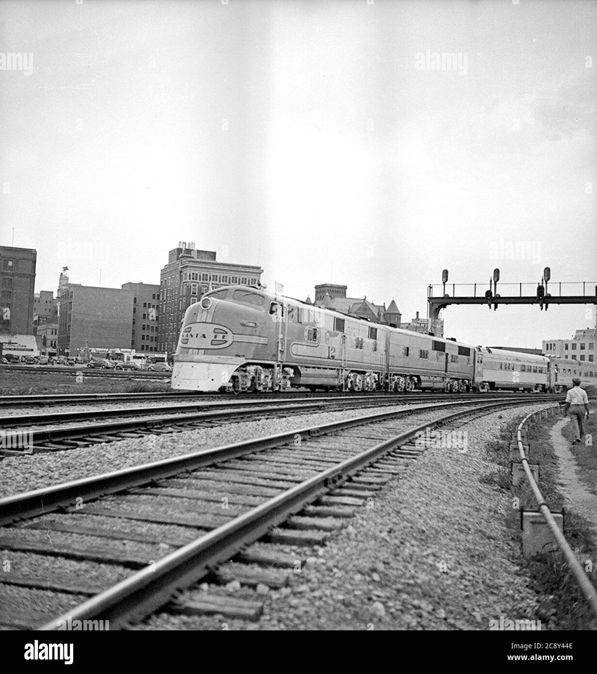 Diesel electric locomotive 1940s hi-res stock photography and images ...