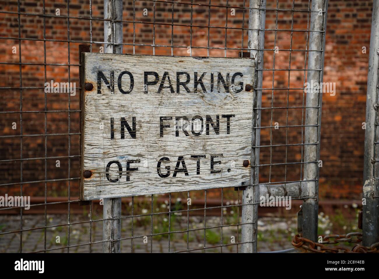 NO PARKING IN FRONT OF GATE. Old painted sign Stock Photo - Alamy