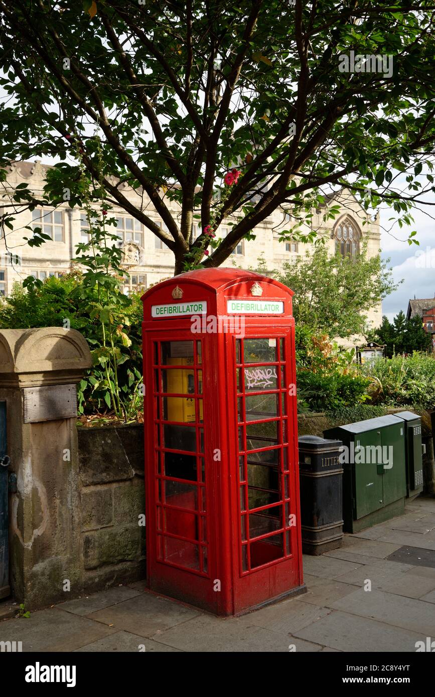 Defibrillator in red telephone box hi-res stock photography and images ...
