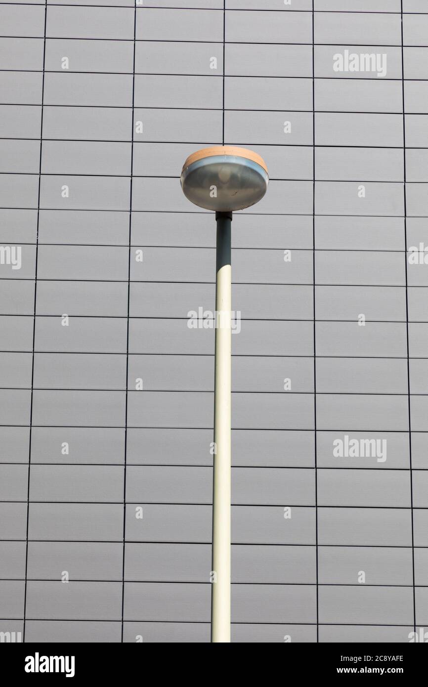 Single streetlight hi-res stock photography and images - Alamy