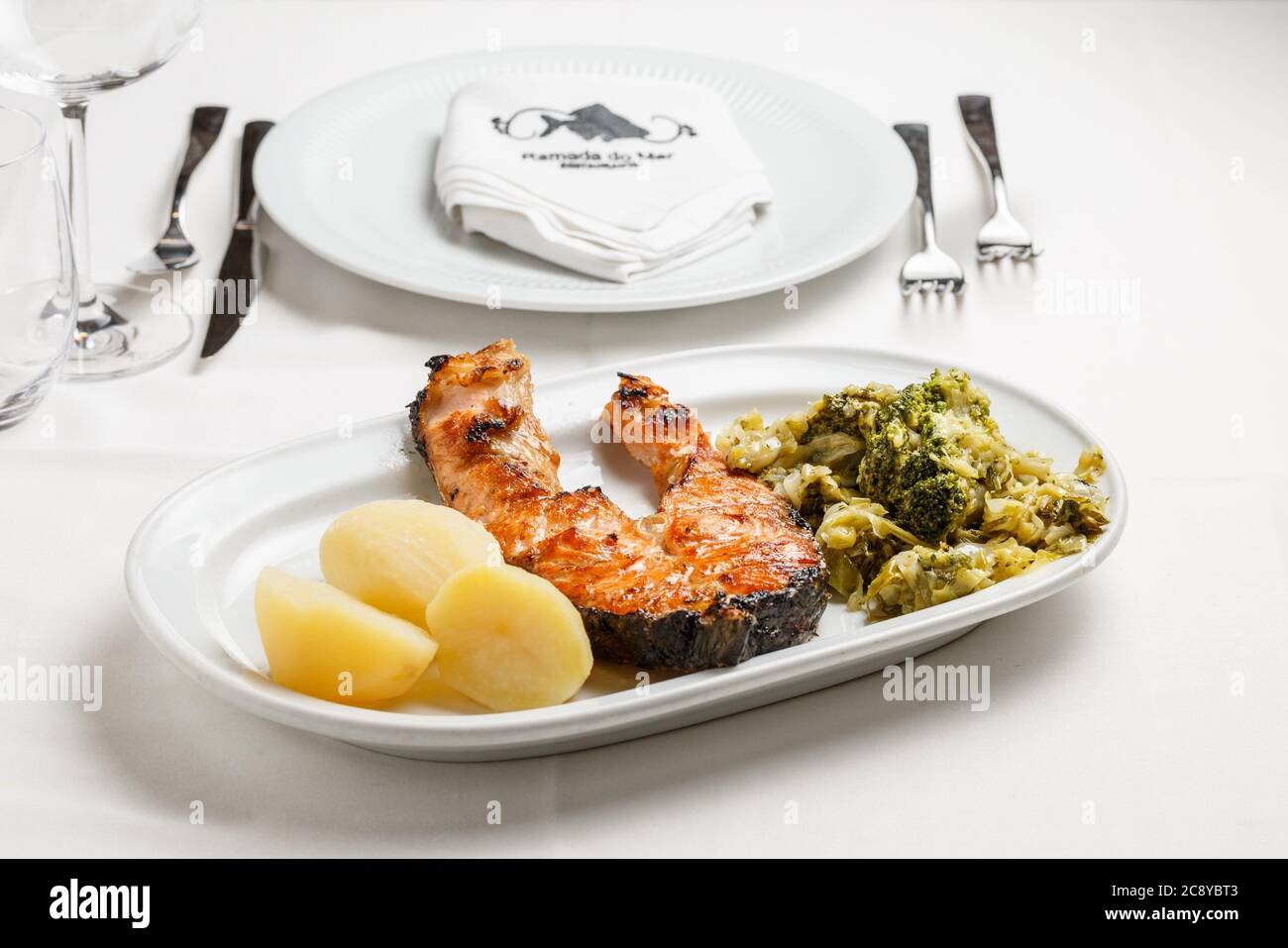 Tray cooked meat hi-res stock photography and images - Alamy