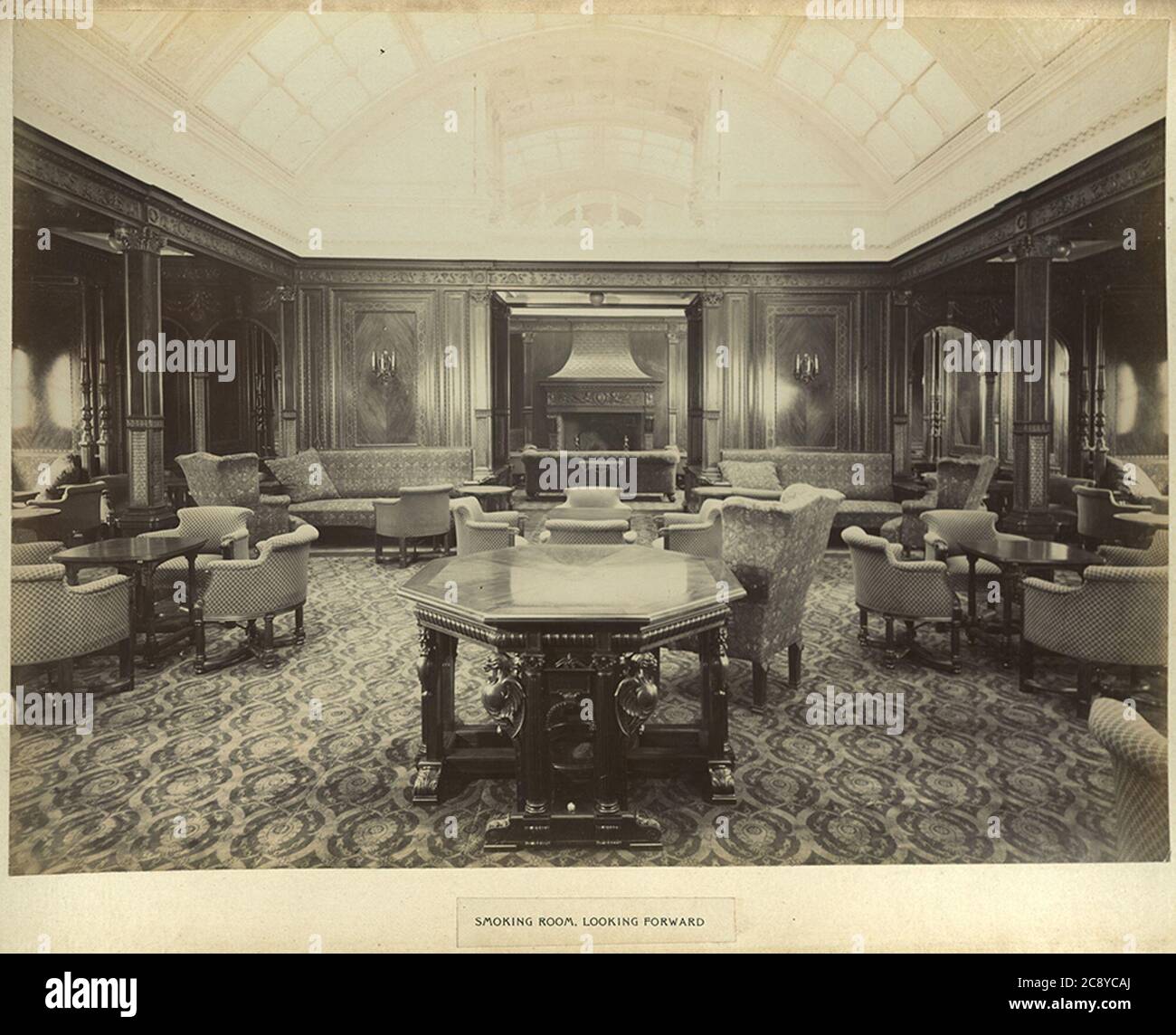Smoking room vintage hi-res stock photography and images - Alamy