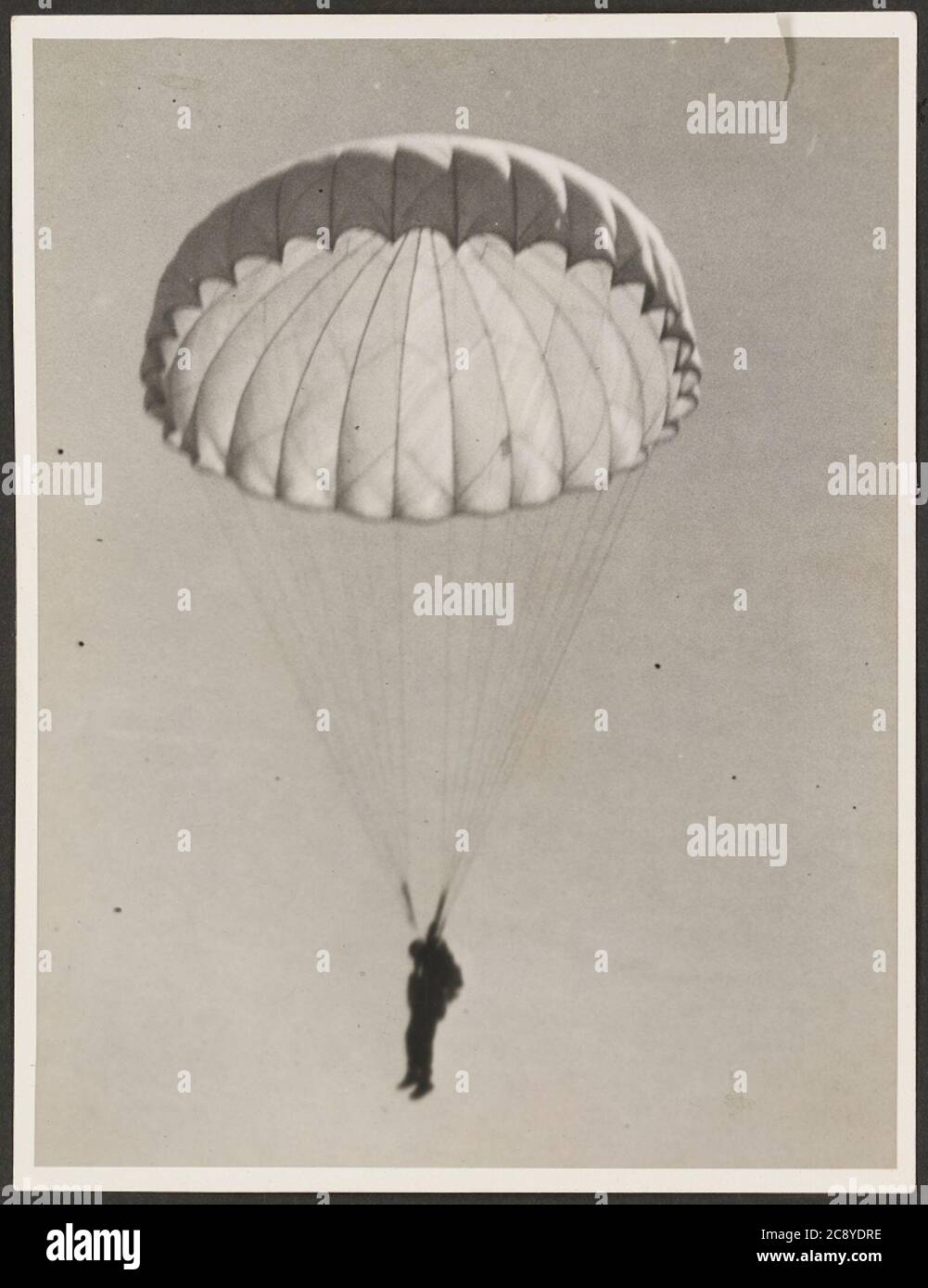 Vintage parachute hi-res stock photography and images - Alamy