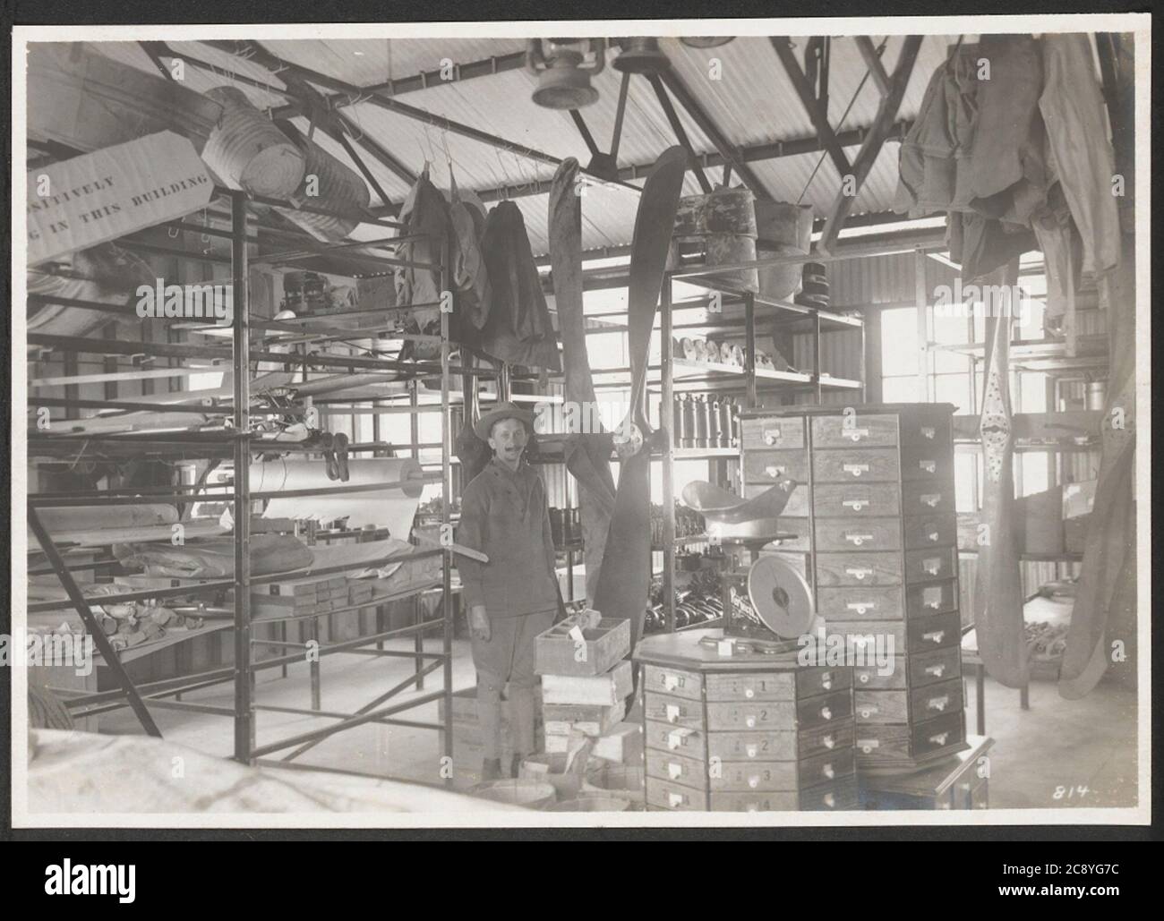 1940s airplane mechanic hi-res stock photography and images - Alamy