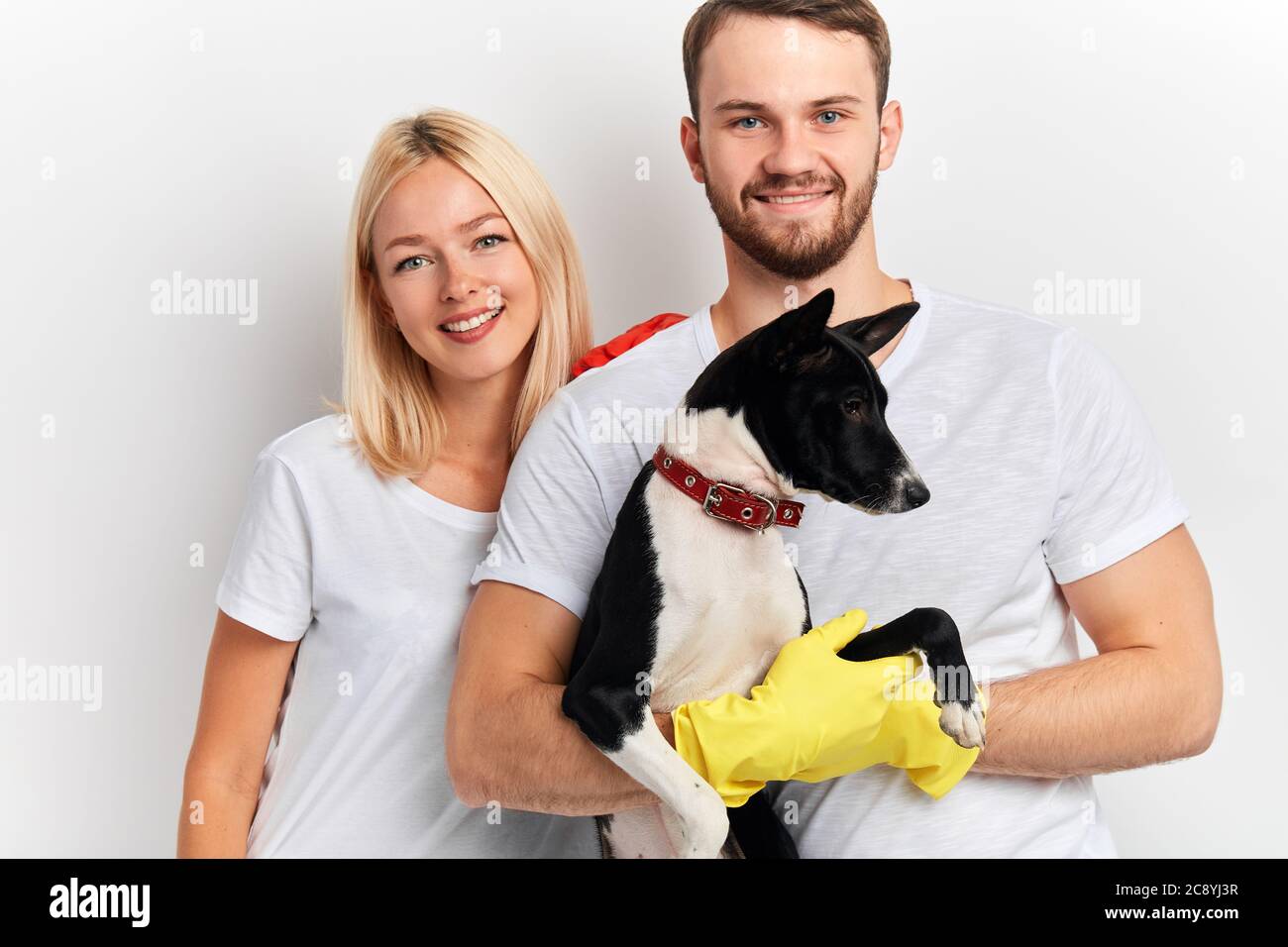 Female vet taking care of pet people hi-res stock photography and ...