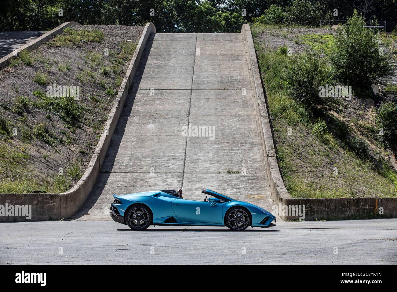 Longcross proving ground test circuit hi-res stock photography and ...