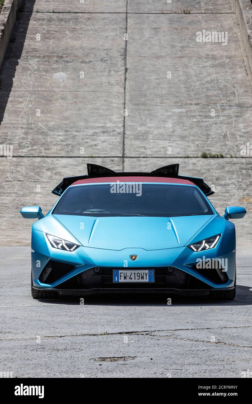 Longcross proving ground test circuit hi-res stock photography and ...