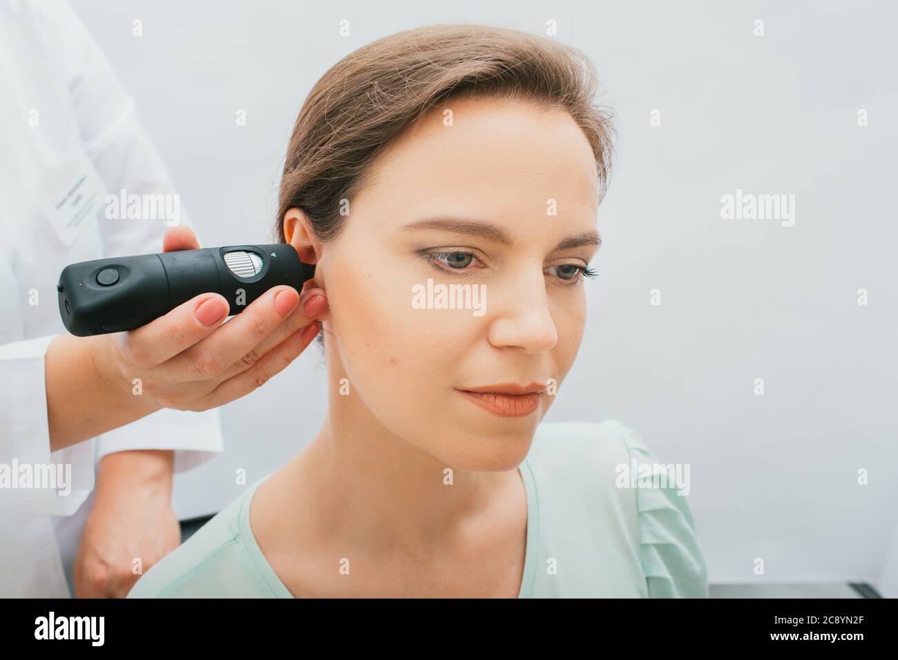 Otoscopy hi-res stock photography and images - Alamy