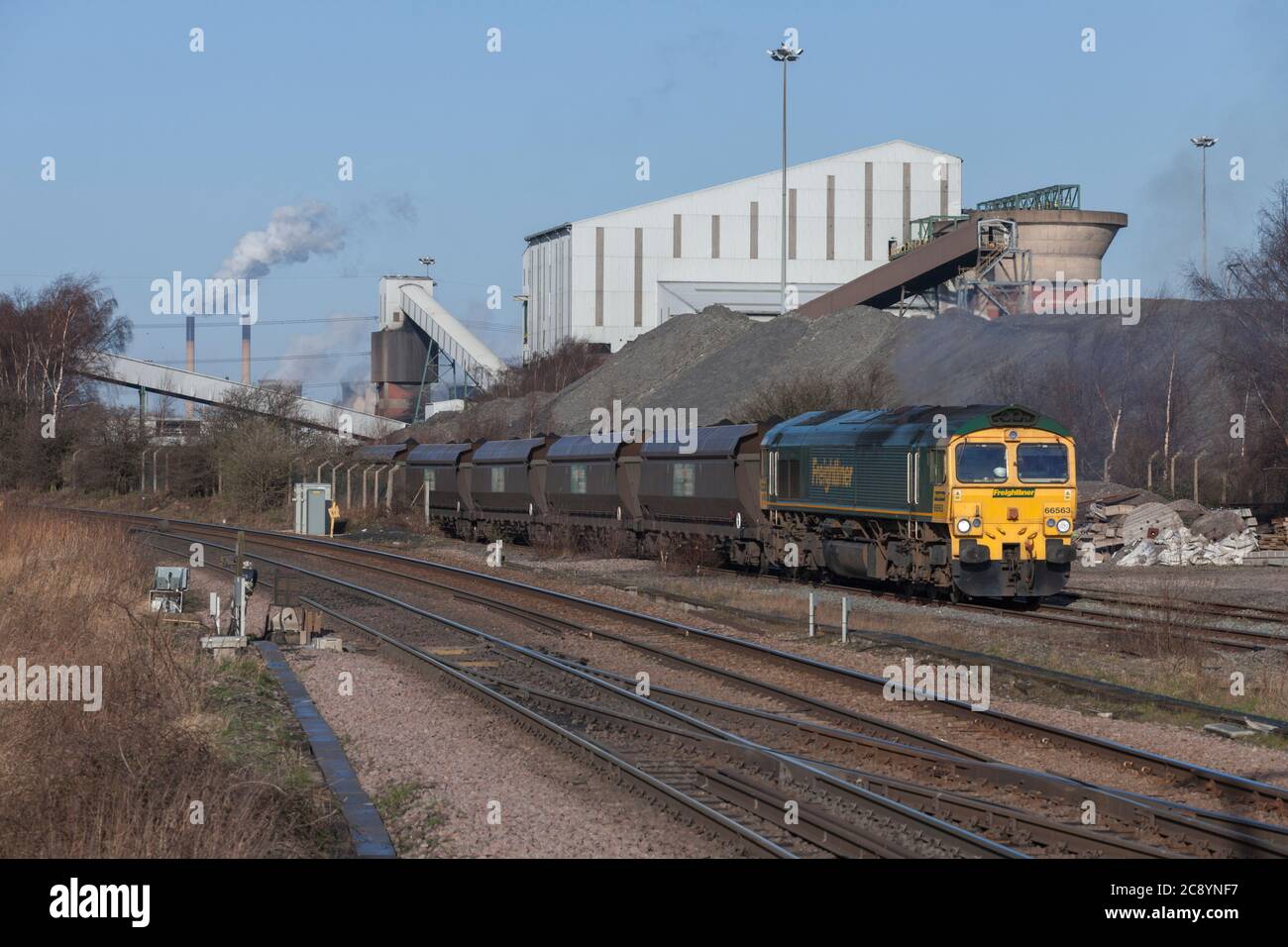 Freightliner class 66 locomotive departing from Kellingley Colliery ...