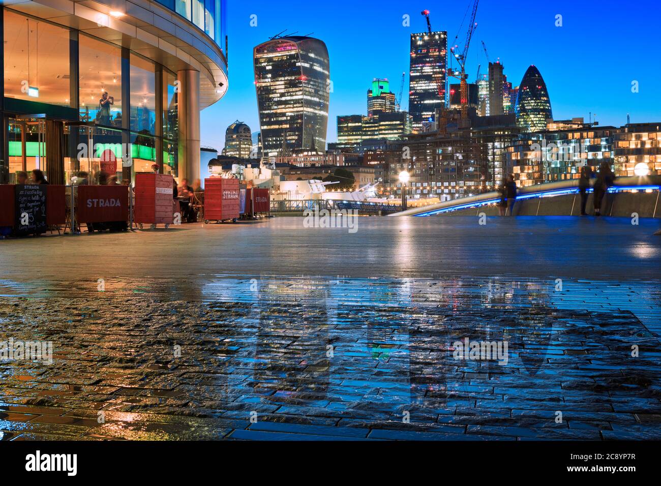 London nightview hi-res stock photography and images - Alamy