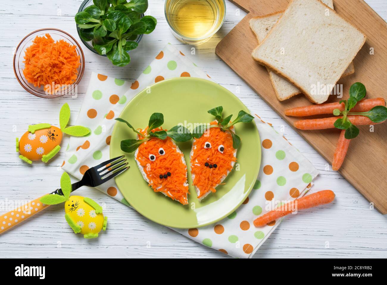 Kids eating carrots hi-res stock photography and images - Alamy