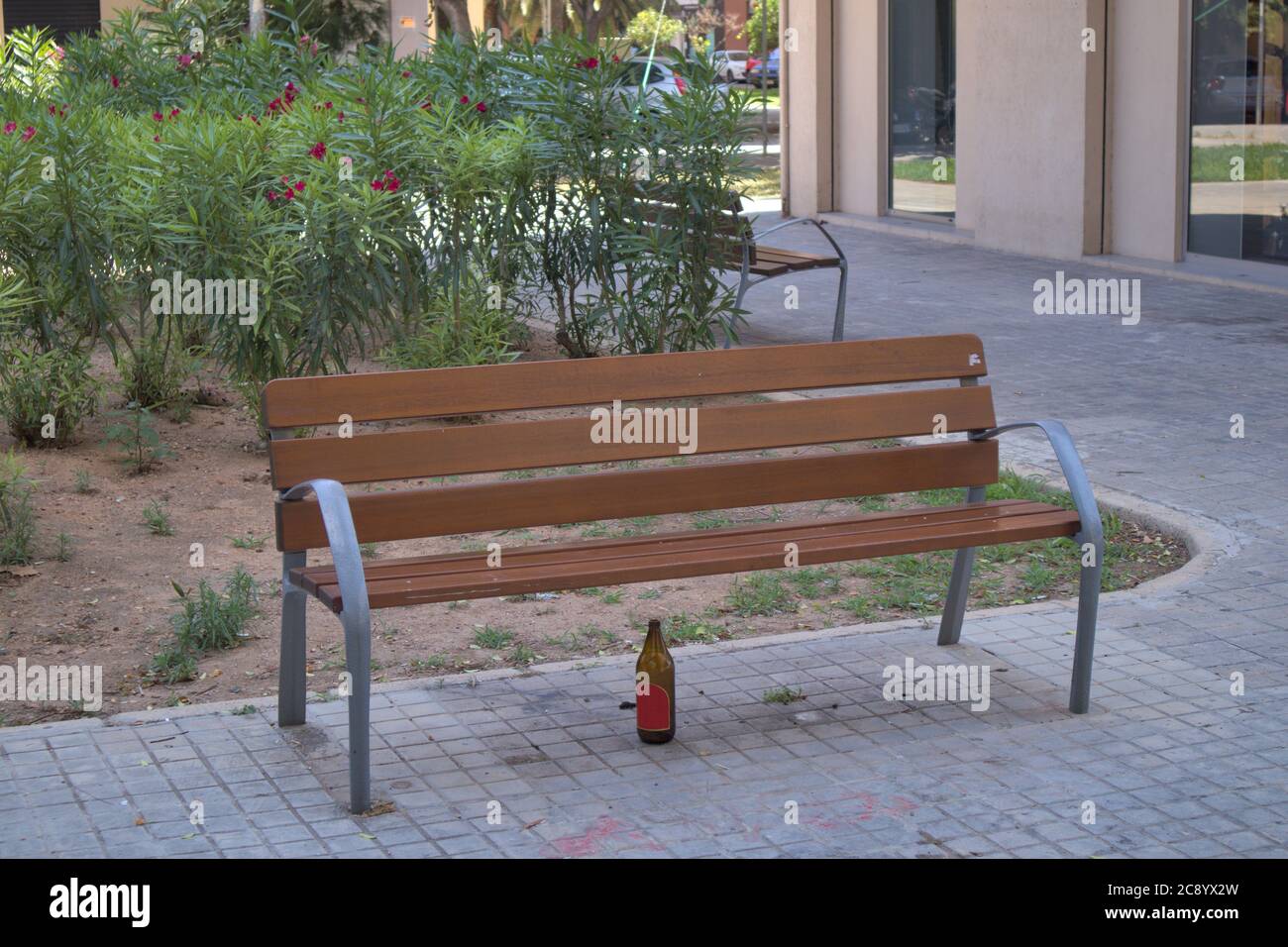 Alcohol drink park bench hi-res stock photography and images - Alamy