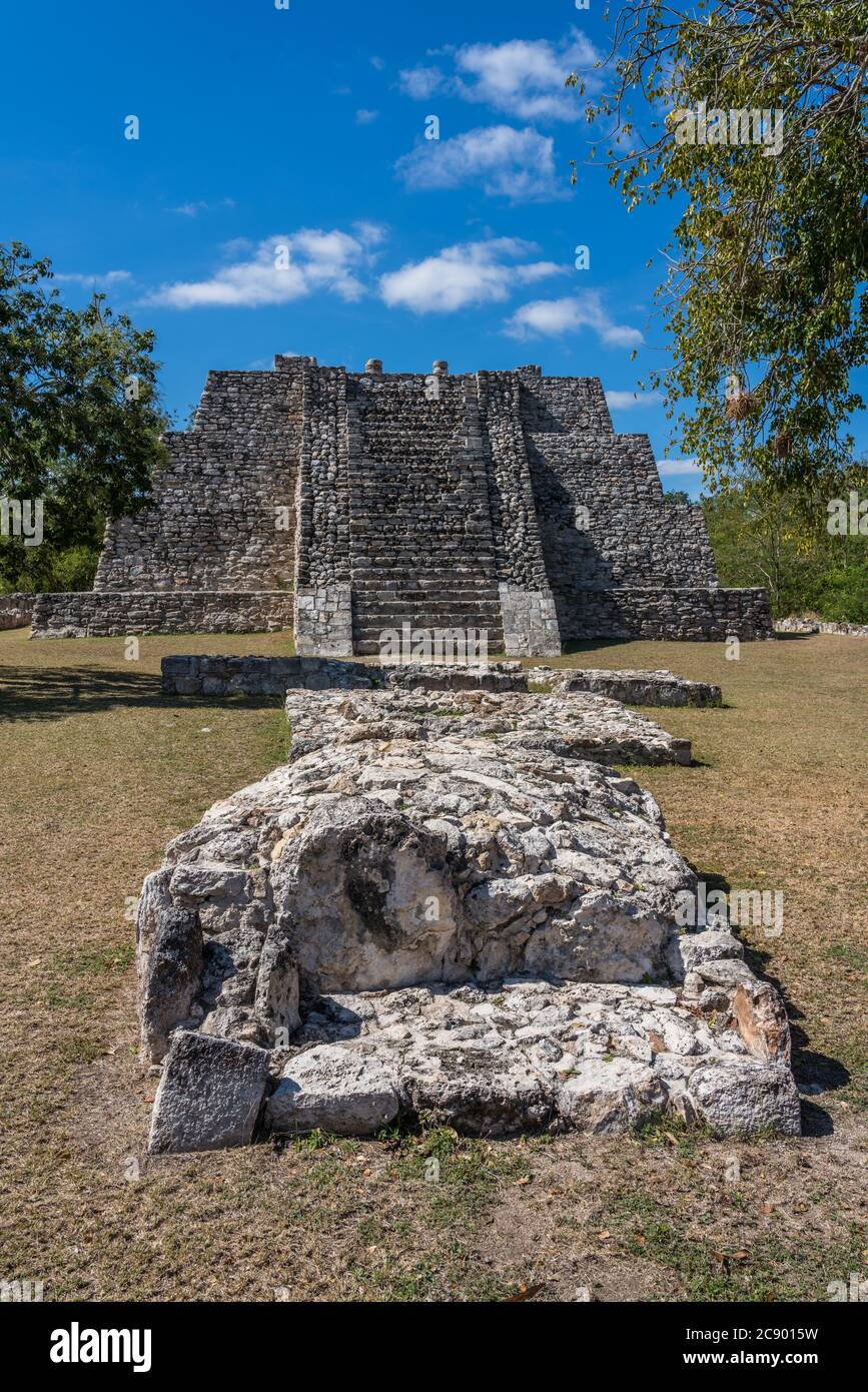 Classic maya pyramid hi-res stock photography and images - Alamy