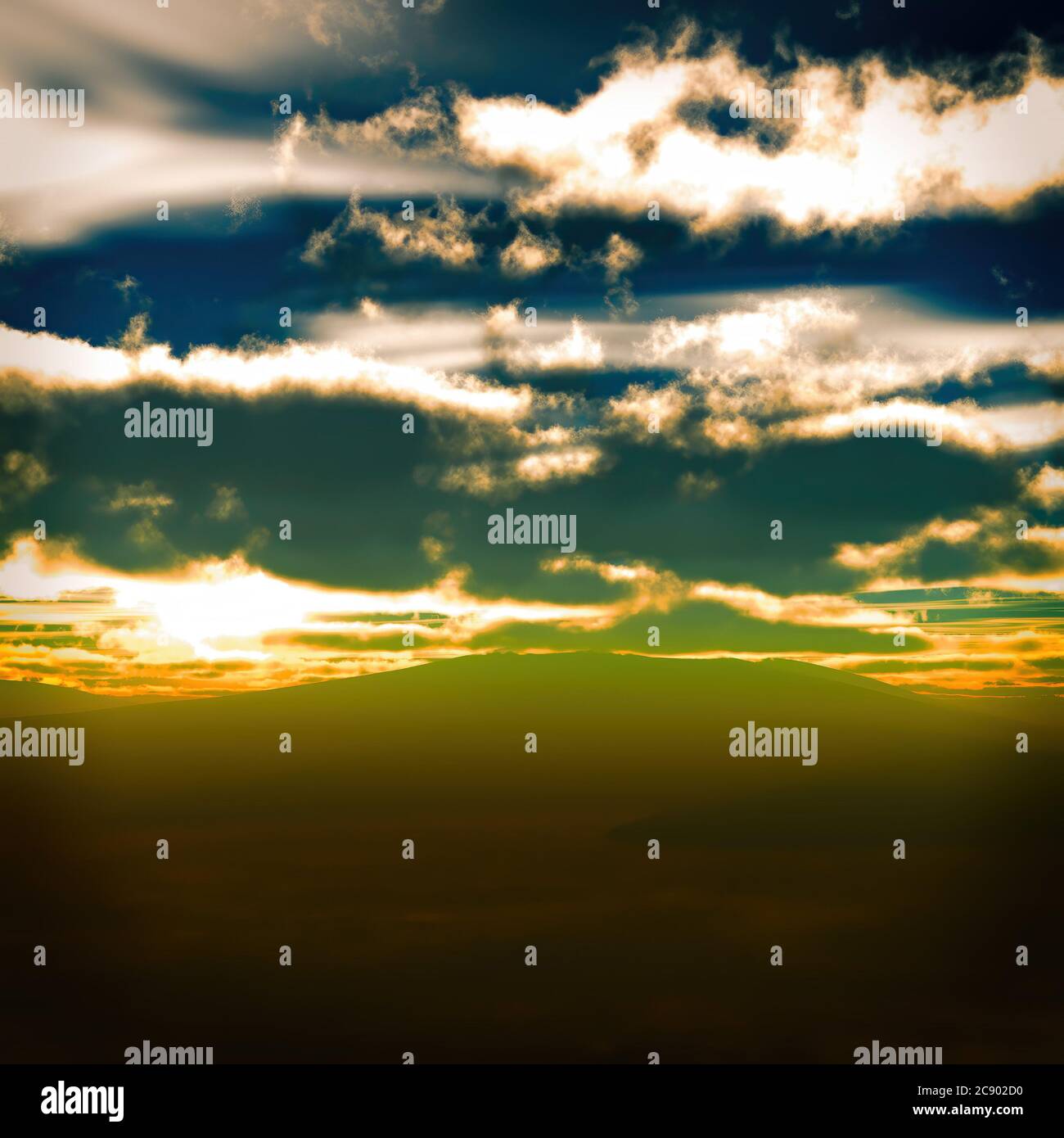 Distant landscape hi-res stock photography and images - Alamy