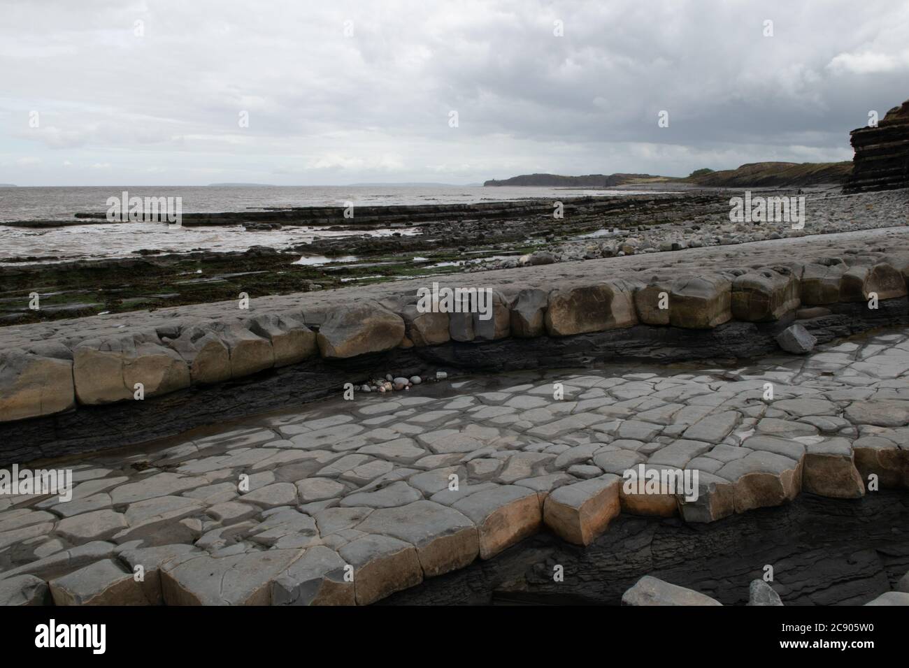 Limestone shale hi-res stock photography and images - Alamy