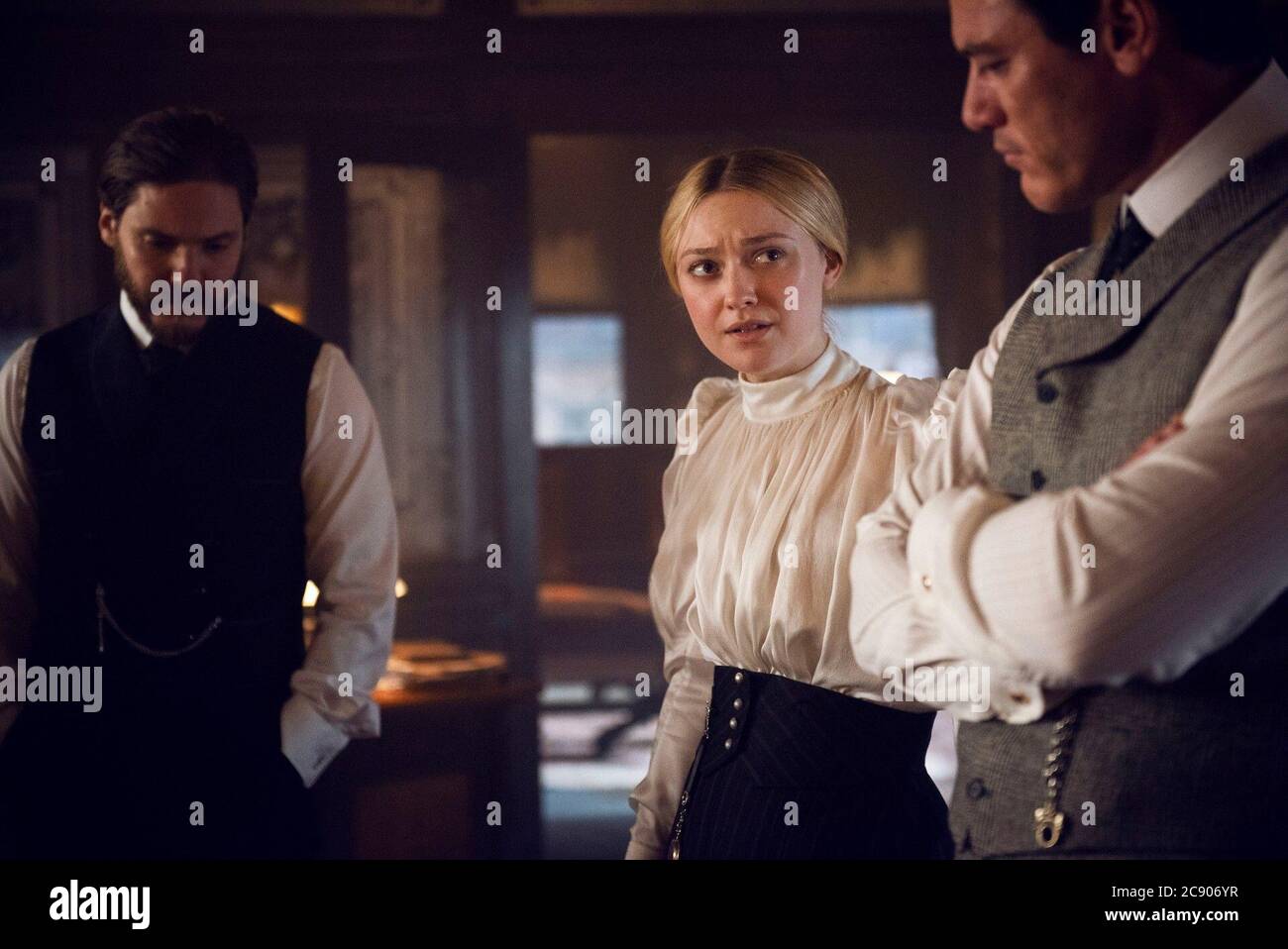 THE ALIENIST, (aka THE ALIENIST: ANGEL OF DARKNESS), from left: Daniel ...