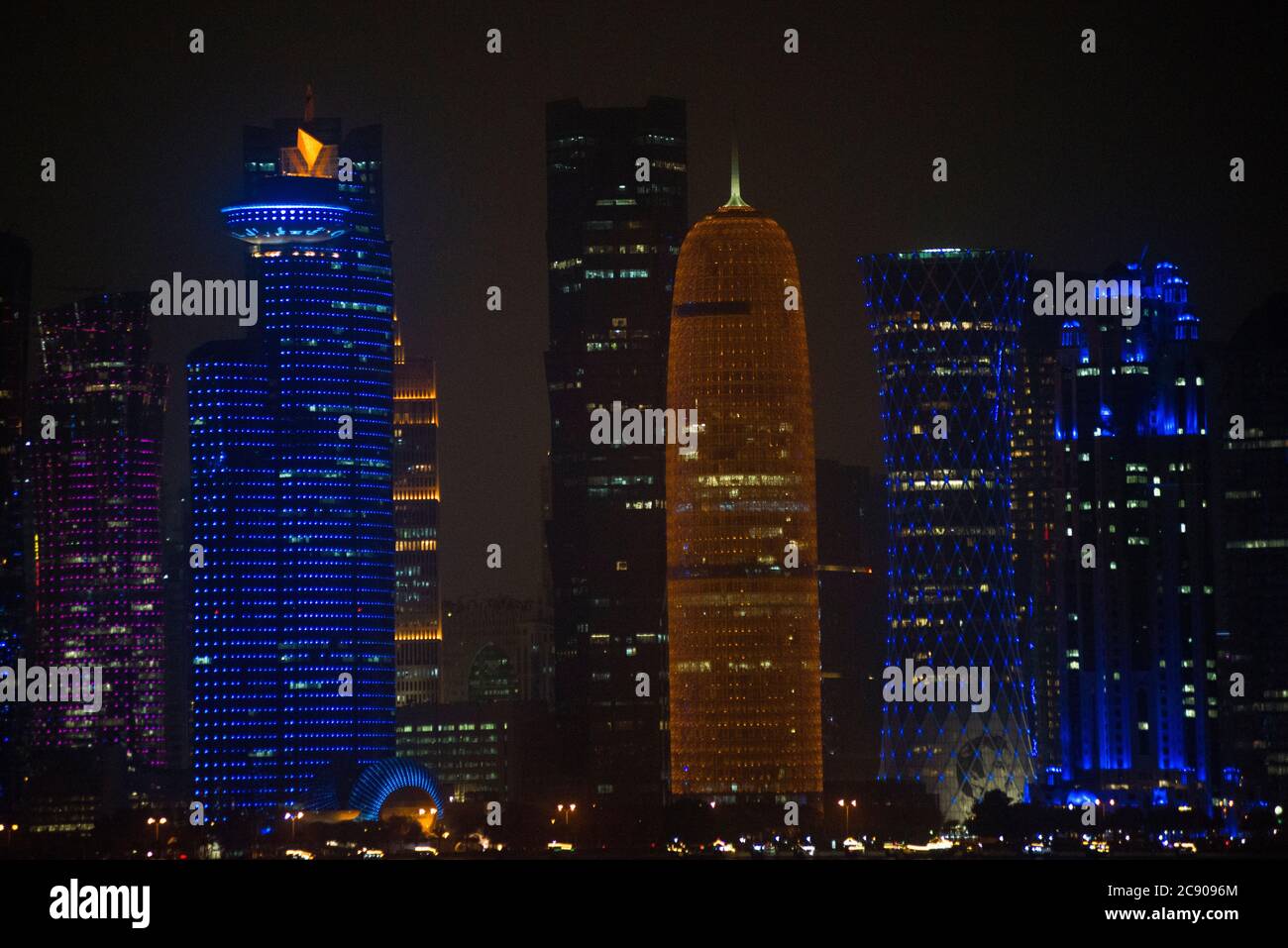 Skyline skyscrapers night landscape hi-res stock photography and images ...