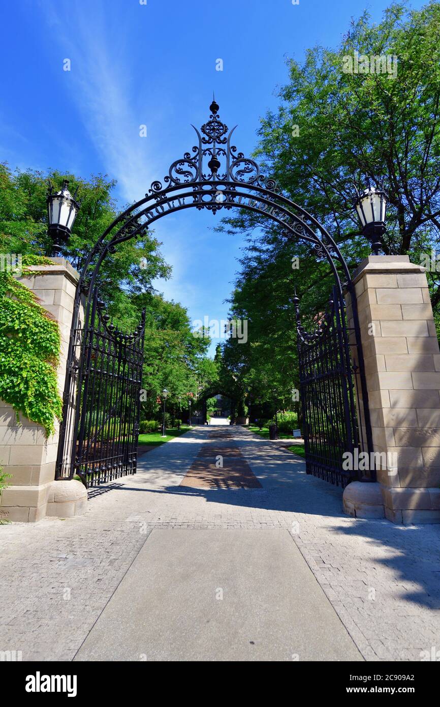 Usa campus gates hi-res stock photography and images - Alamy