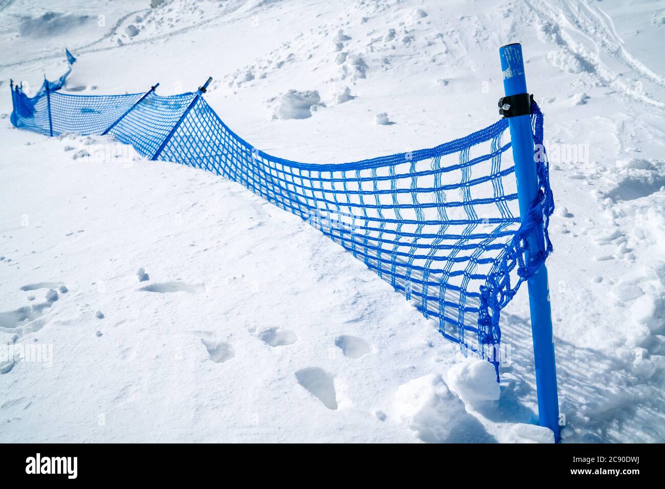 Mesh netting in snow hi-res stock photography and images - Alamy