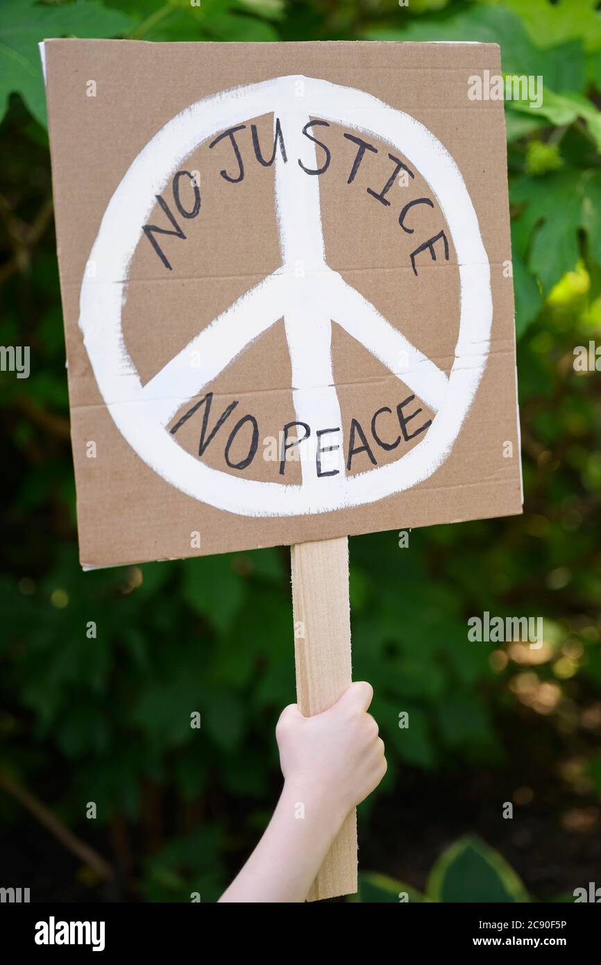 No justice peace sign demonstration hi-res stock photography and images ...