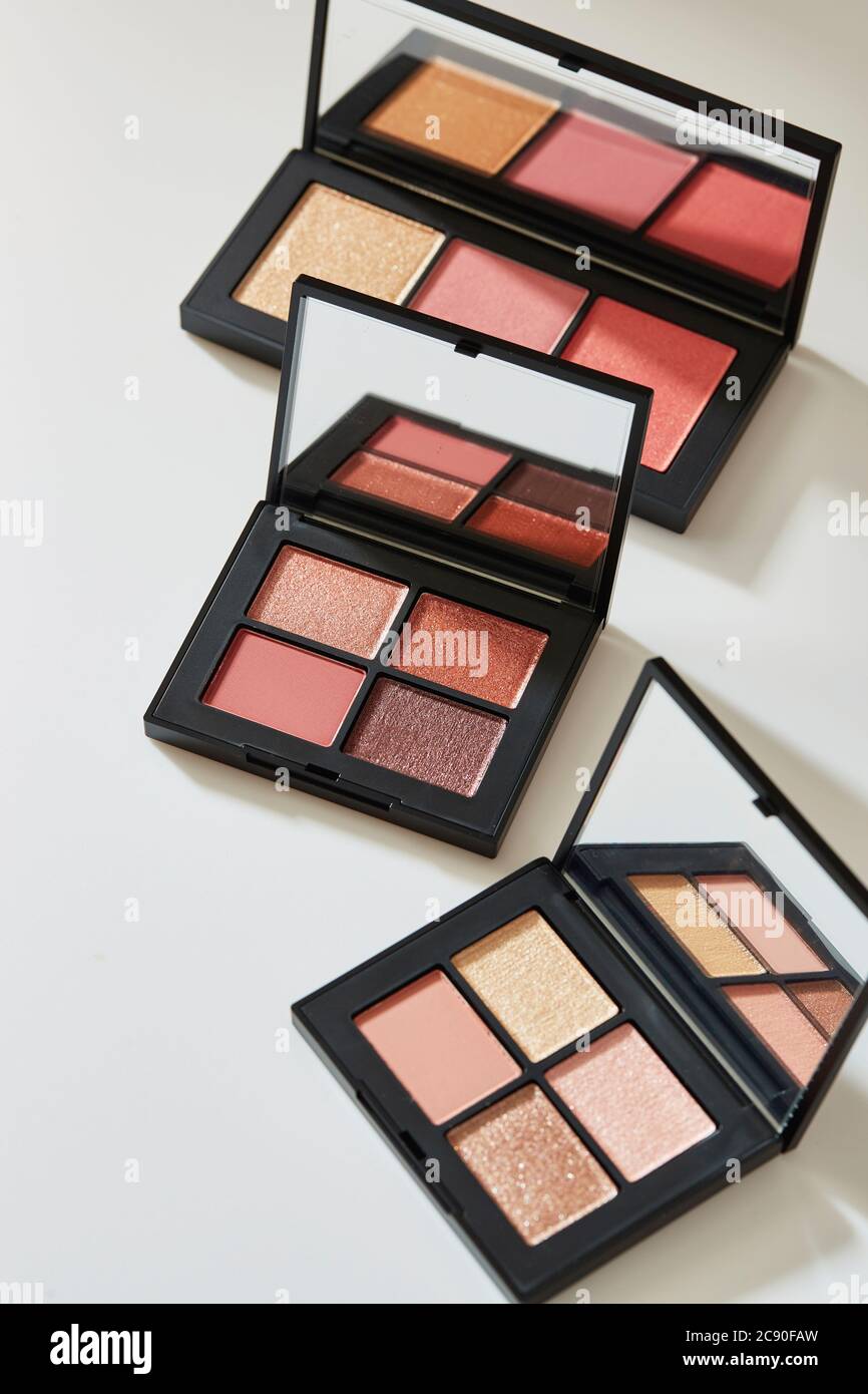 White eyeshadow hi-res stock photography and images - Alamy