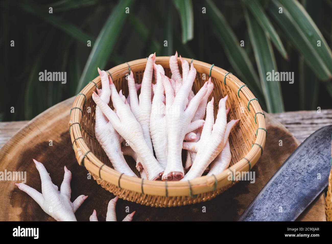 Fresh chicken feet Stock Photo - Alamy