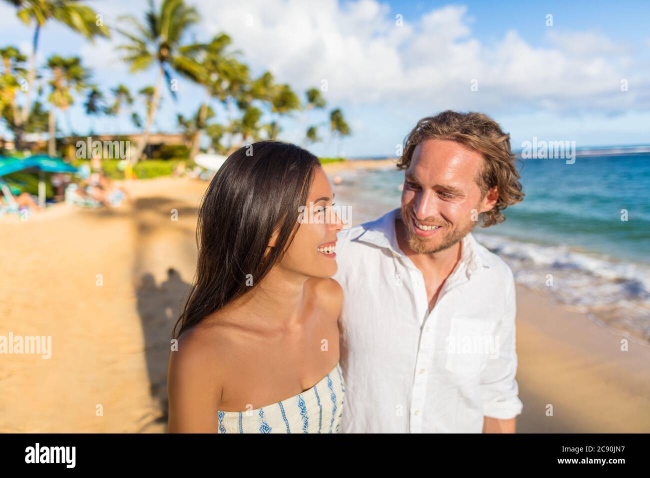 The beach couple hi-res stock photography and images - Alamy