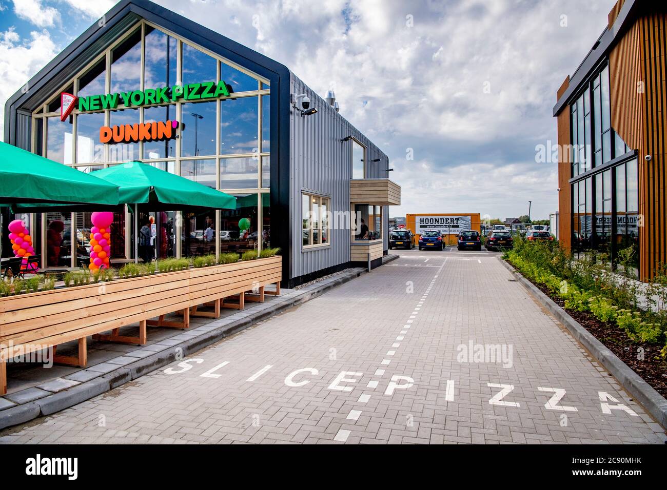 Dunkin donuts exterior hi-res stock photography and images - Alamy