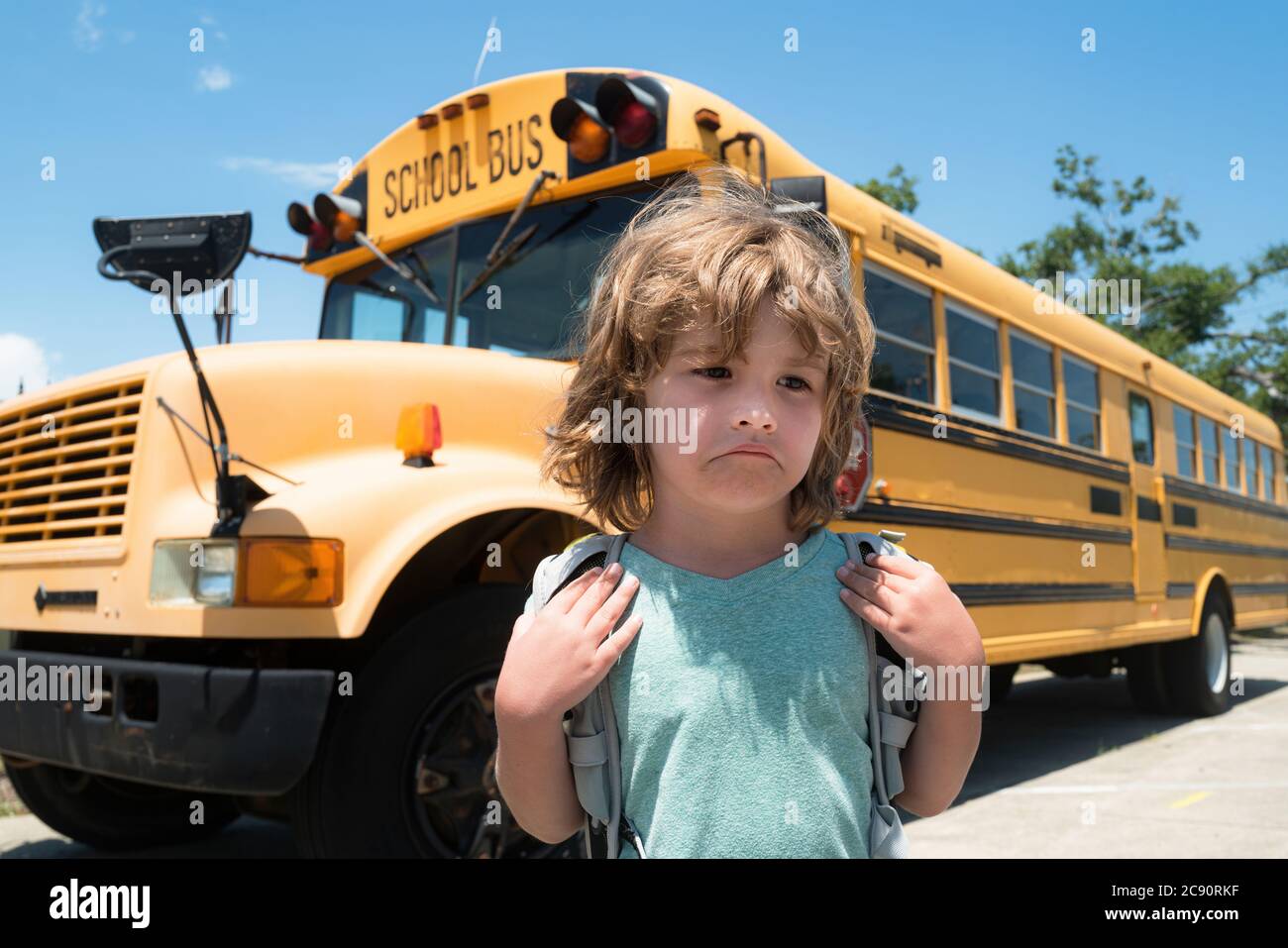 Child sad school bus hi-res stock photography and images - Alamy