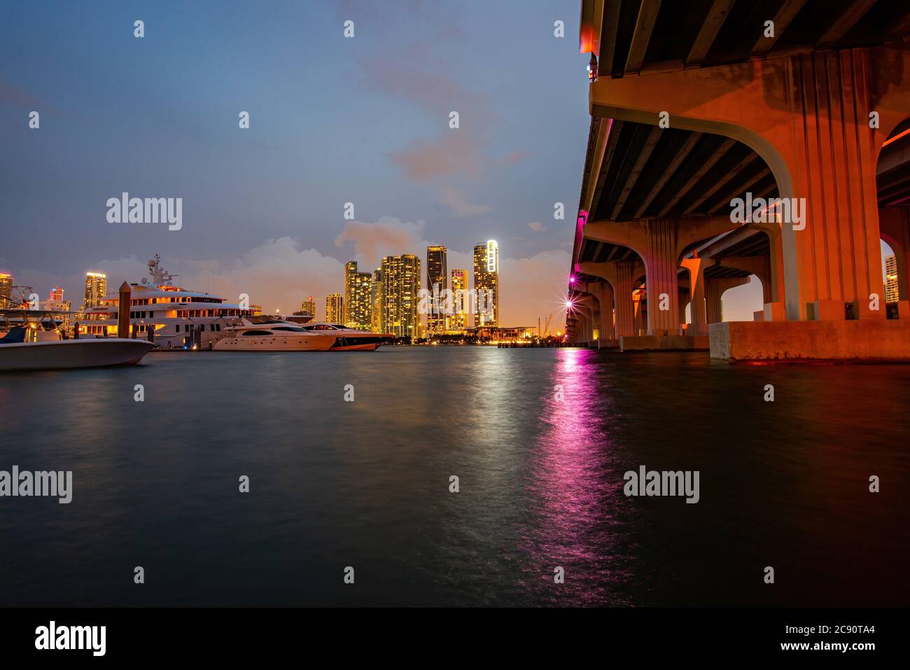 Miami. Beautiful Miami Florida skyline at sunset Stock Photo - Alamy