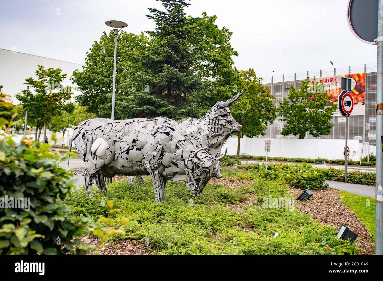 Sculptures in front of the headquarters of the Toennies group in Rheda ...