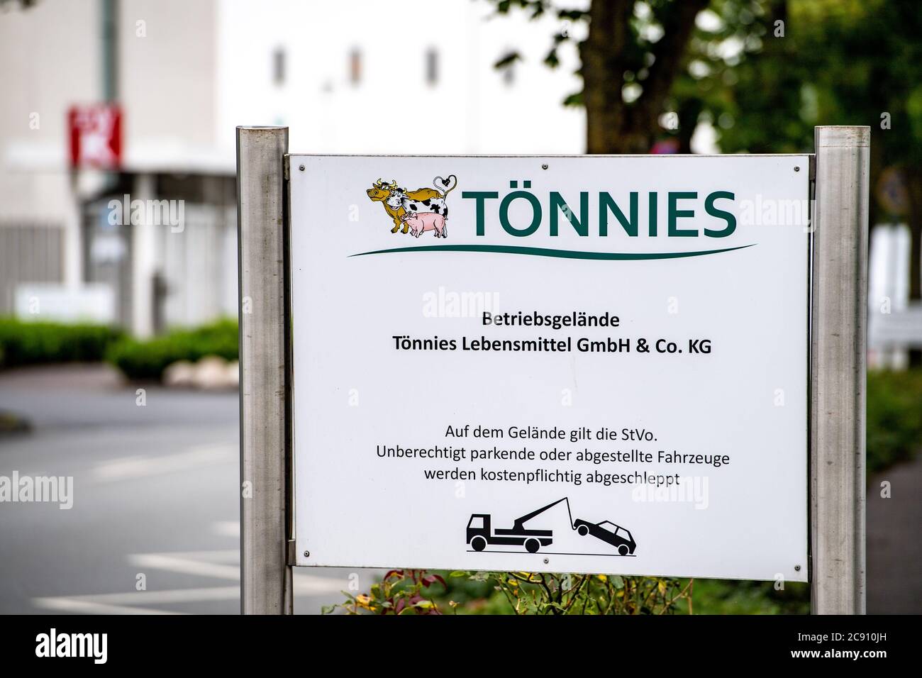 Entry and exit at the headquarters of the Toennies Group in Rheda ...