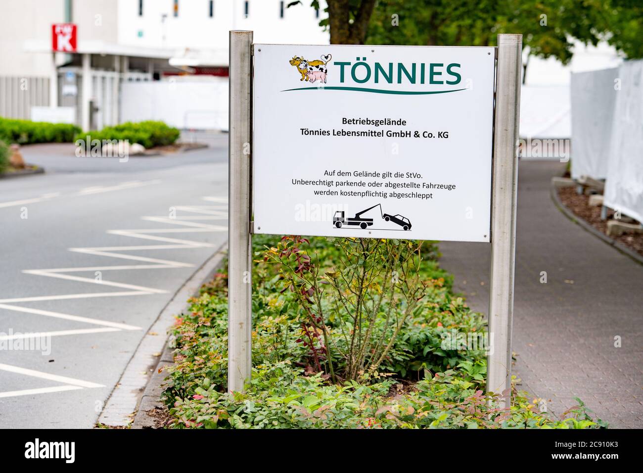 Entry and exit at the headquarters of the Toennies Group in Rheda ...
