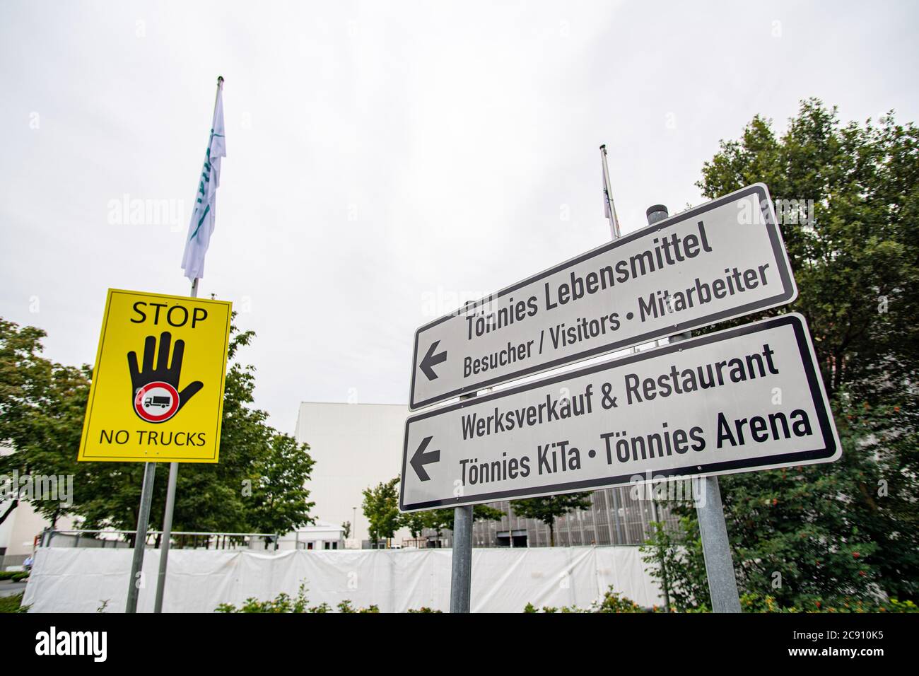 Entry and exit at the headquarters of the Toennies Group in Rheda ...