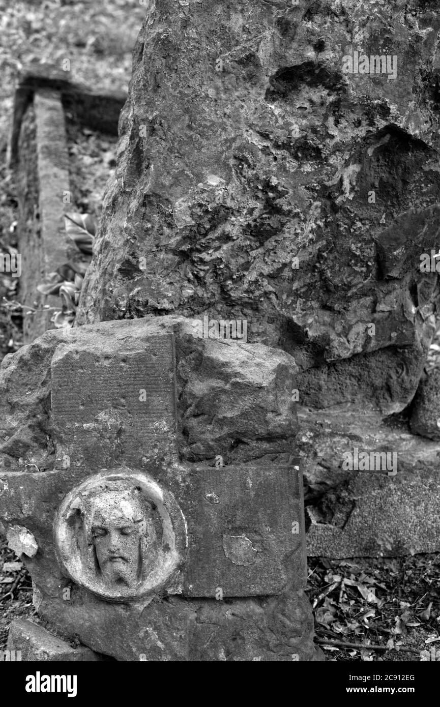 Christian cemetery hi-res stock photography and images - Alamy