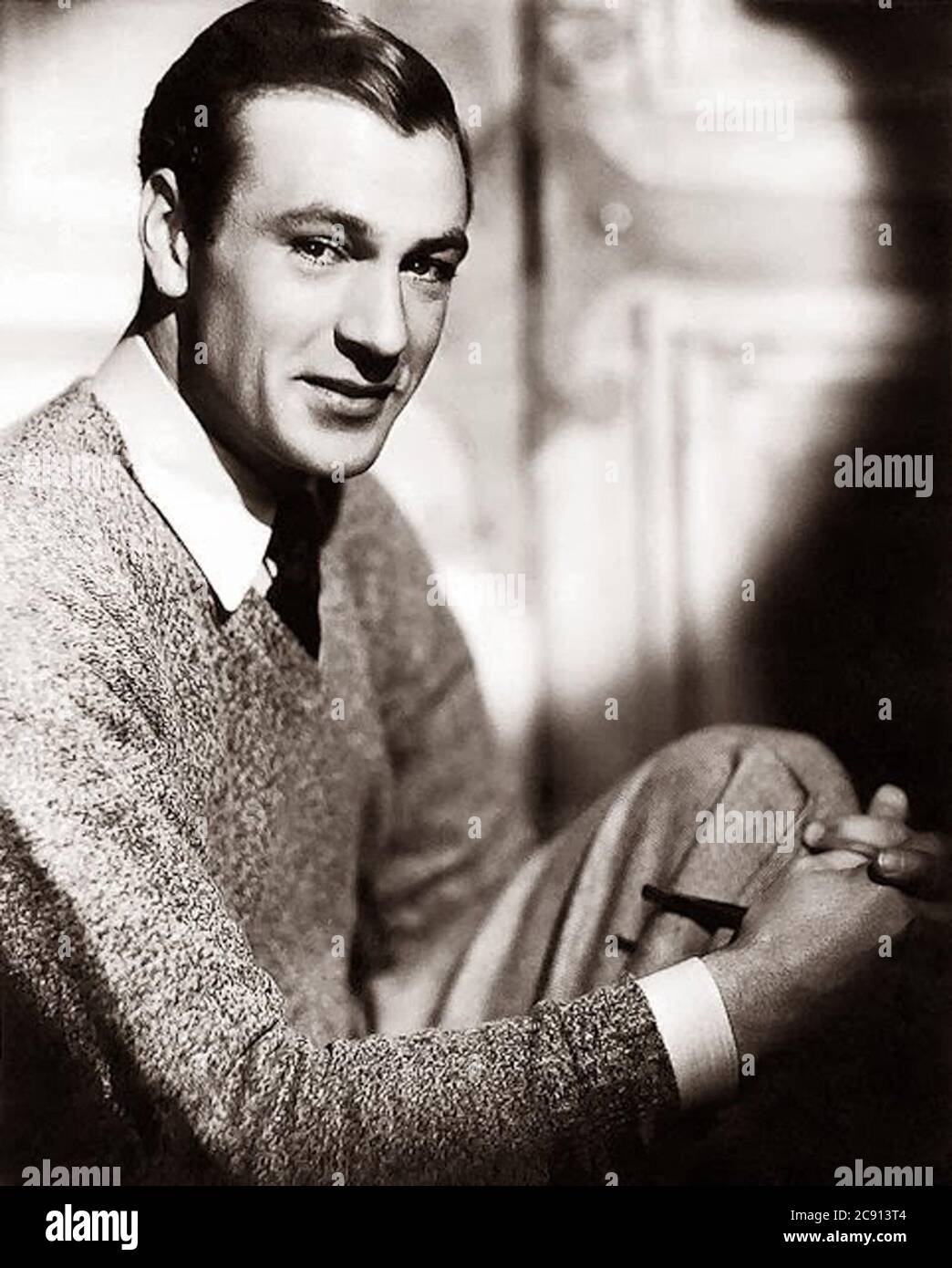 War movie frame hi-res stock photography and images - Alamy