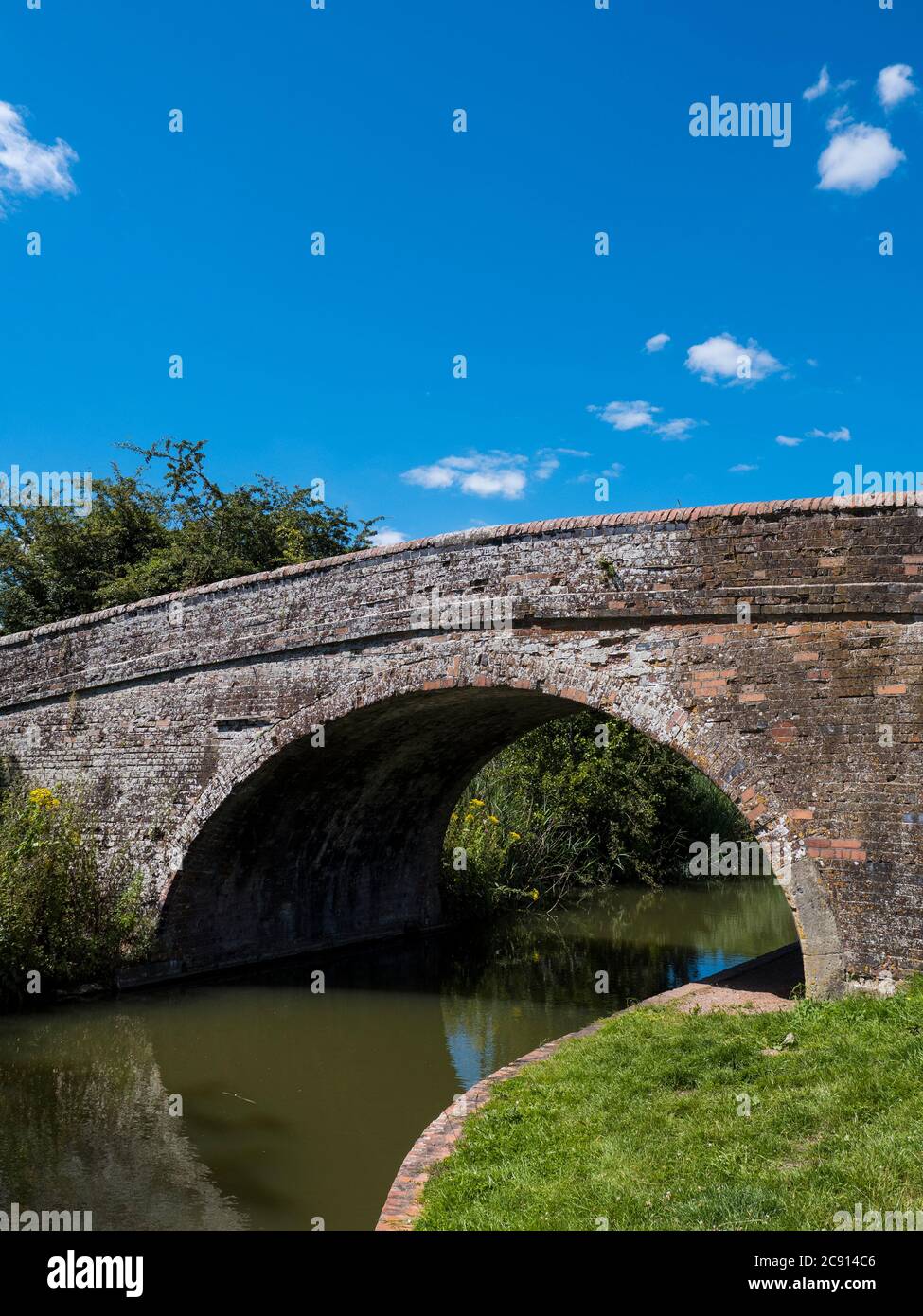 Meadow bridge hi-res stock photography and images - Alamy