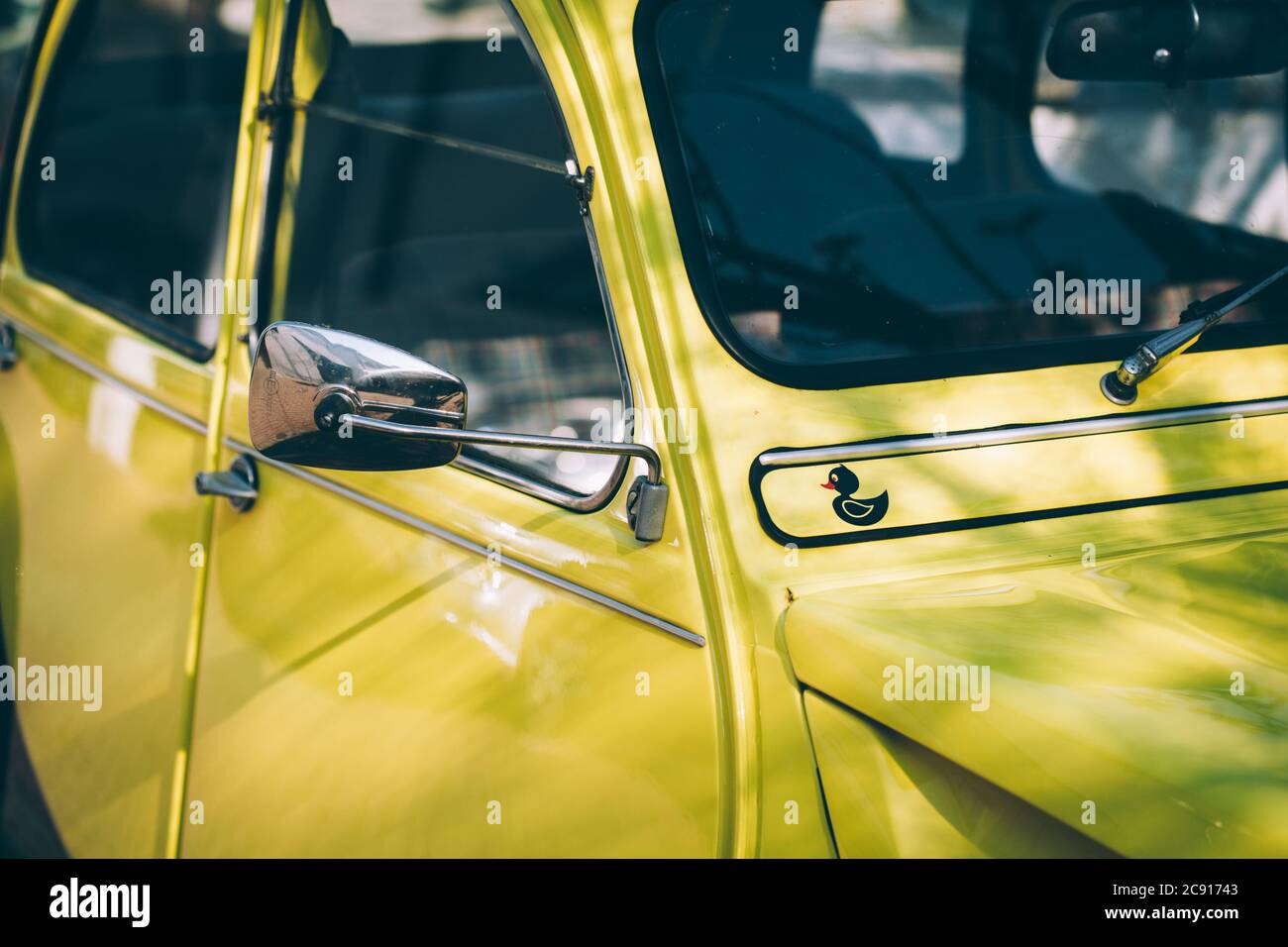 Car window sticker hi-res stock photography and images - Alamy