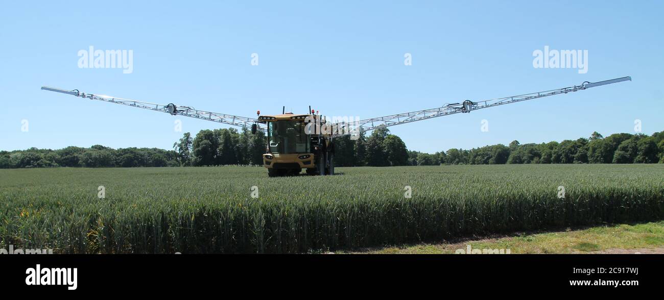 A Large Agricultural Farm Crop Spraying Vehicle Stock Photo - Alamy
