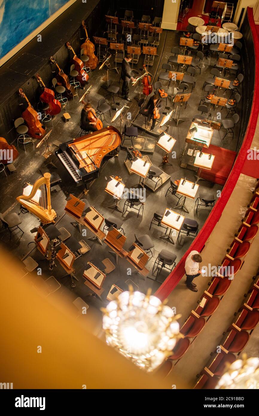 Orchestra pit without artists in the interior of the Vienna State Opera ...