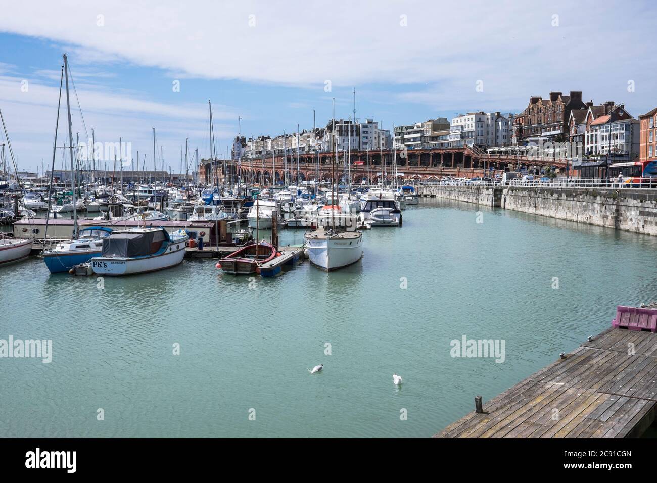 Seafront houses ramsgate hi-res stock photography and images - Alamy
