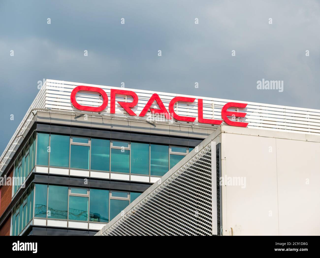 Office block skytower hi-res stock photography and images - Alamy