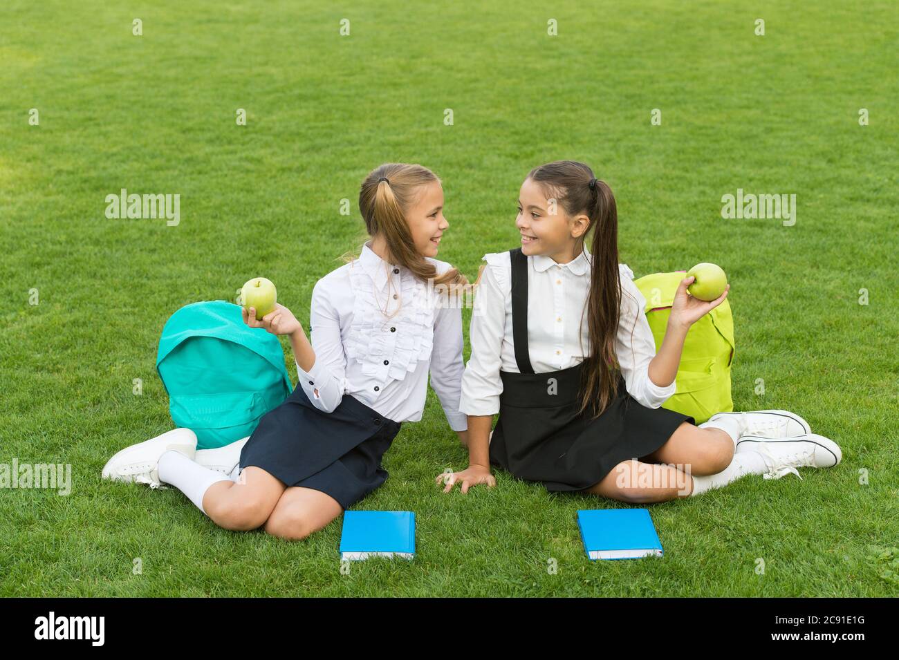 Kids snack time at school hi-res stock photography and images - Alamy